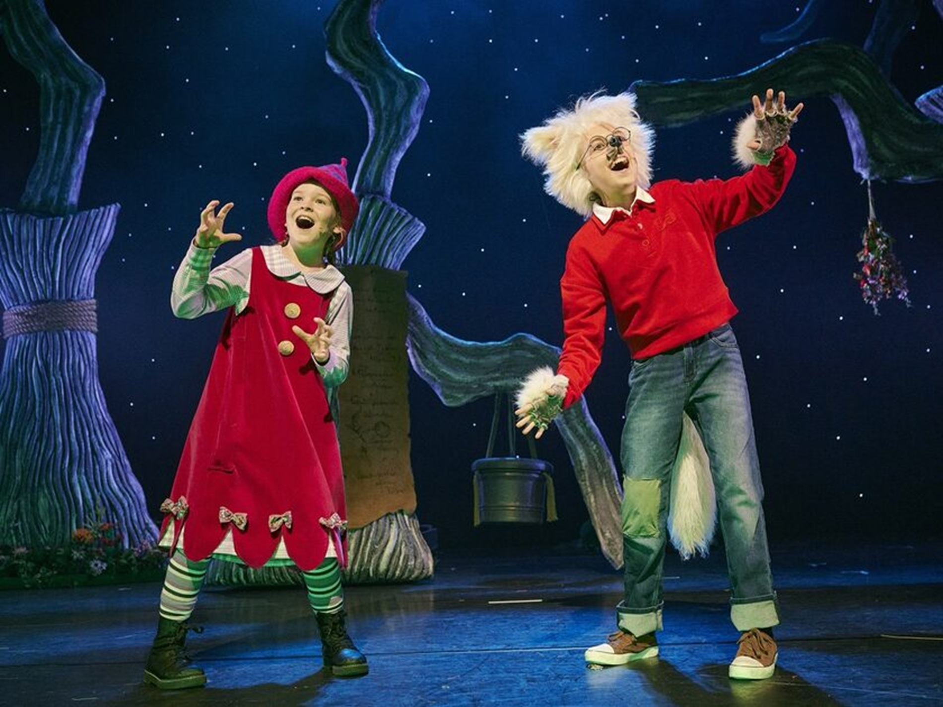 Dolfje Weerwolfje & Foeksia de Miniheks met blindentolk | Visit Zuid ...